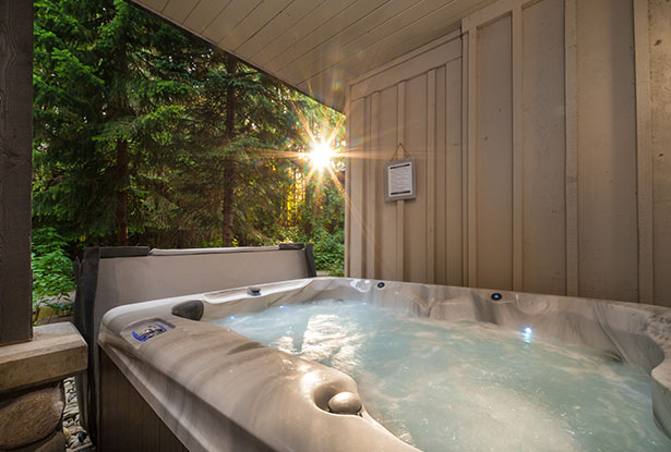 Hot Tubs & Swimming Pools Owosso MI | Recreation Warehouse